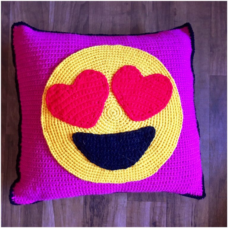 30 Exclusive Picture of Crochet Emoji Pillow - topiccraft