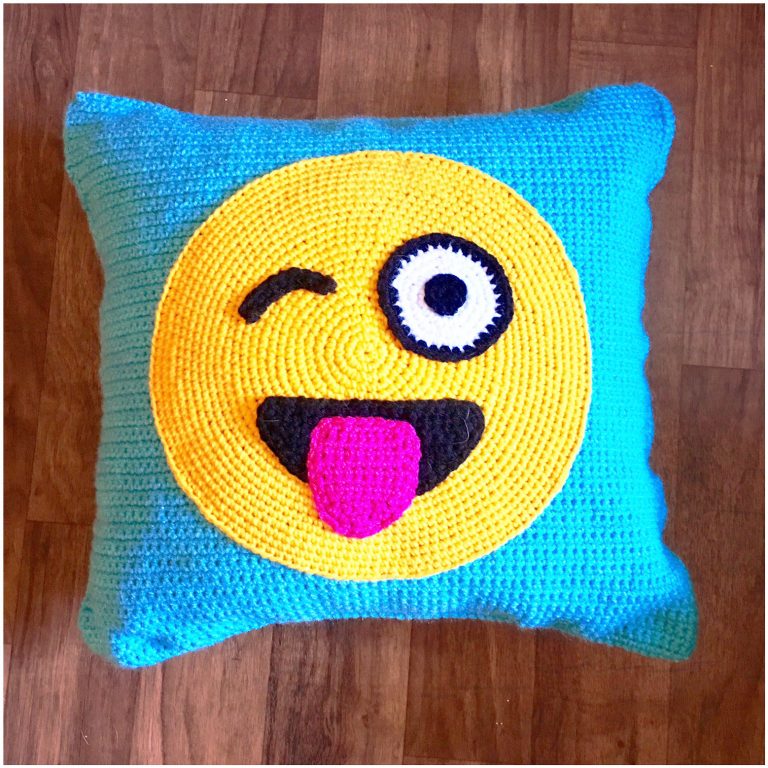 30 Exclusive Picture of Crochet Emoji Pillow - topiccraft